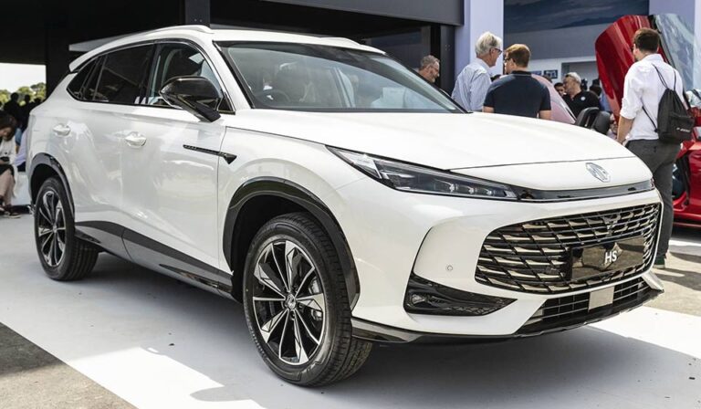 Nuovo MG HS PHEV 2025 SUV ibrido plug-in più economico