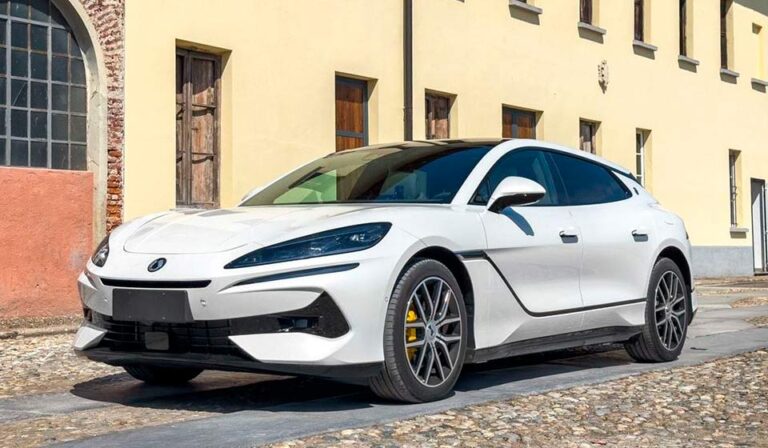 Denza Z9 GT: El Nuevo coche eléctrico de lujo de BYD y Mercedes